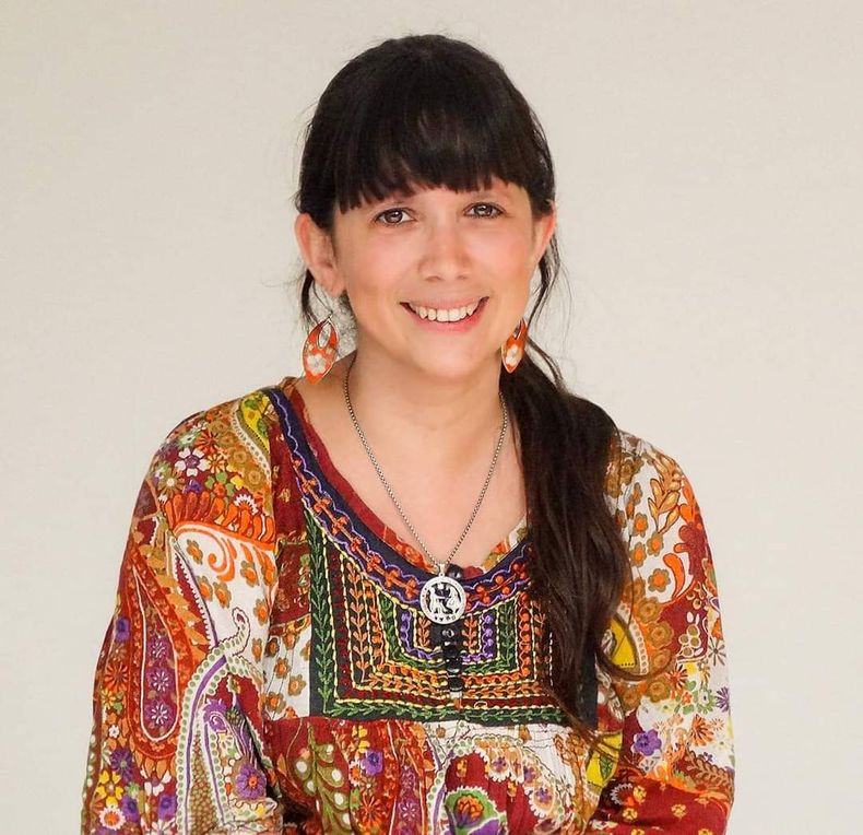 La escritora pilarense Victoria Mora presenta Lecturas a través del espejo